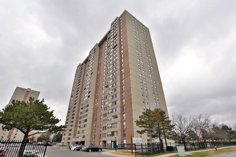 Bruce Towers, 18 Knightsbridge Road Brampton, ON | REW