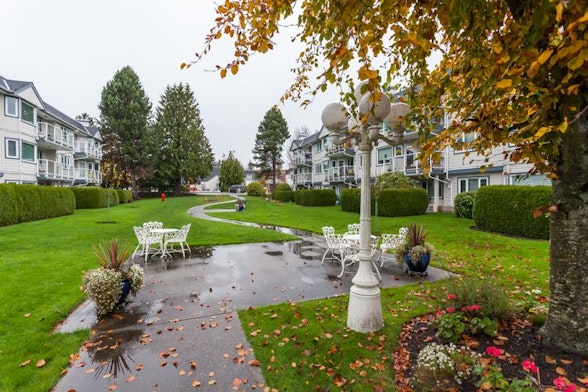 White Rock Village -2, 13959 16 Avenue Surrey, BC | REW